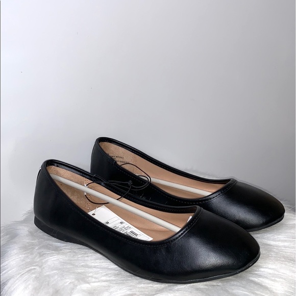 Universal Thread | Shoes | Nwt Universal Thread Everly Black Faux Leather Flat Ballerina Work ...